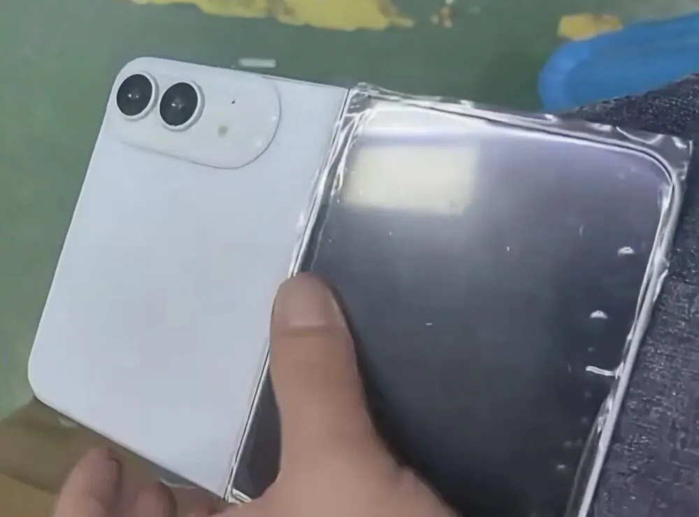 iPhone Fold Dummy Unit Reveals White Finish, Dual 48MP Cameras - FWNED